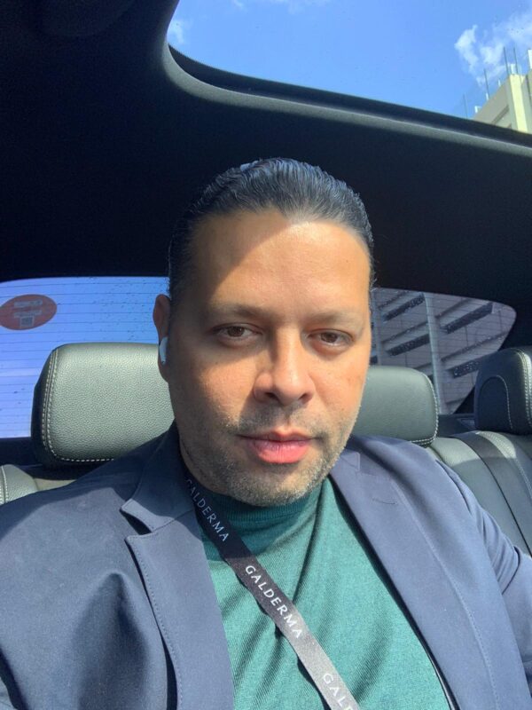 Dr. Alejandro Acuña en IMCAS 2022 en París - Dr. Alejandro Acuña